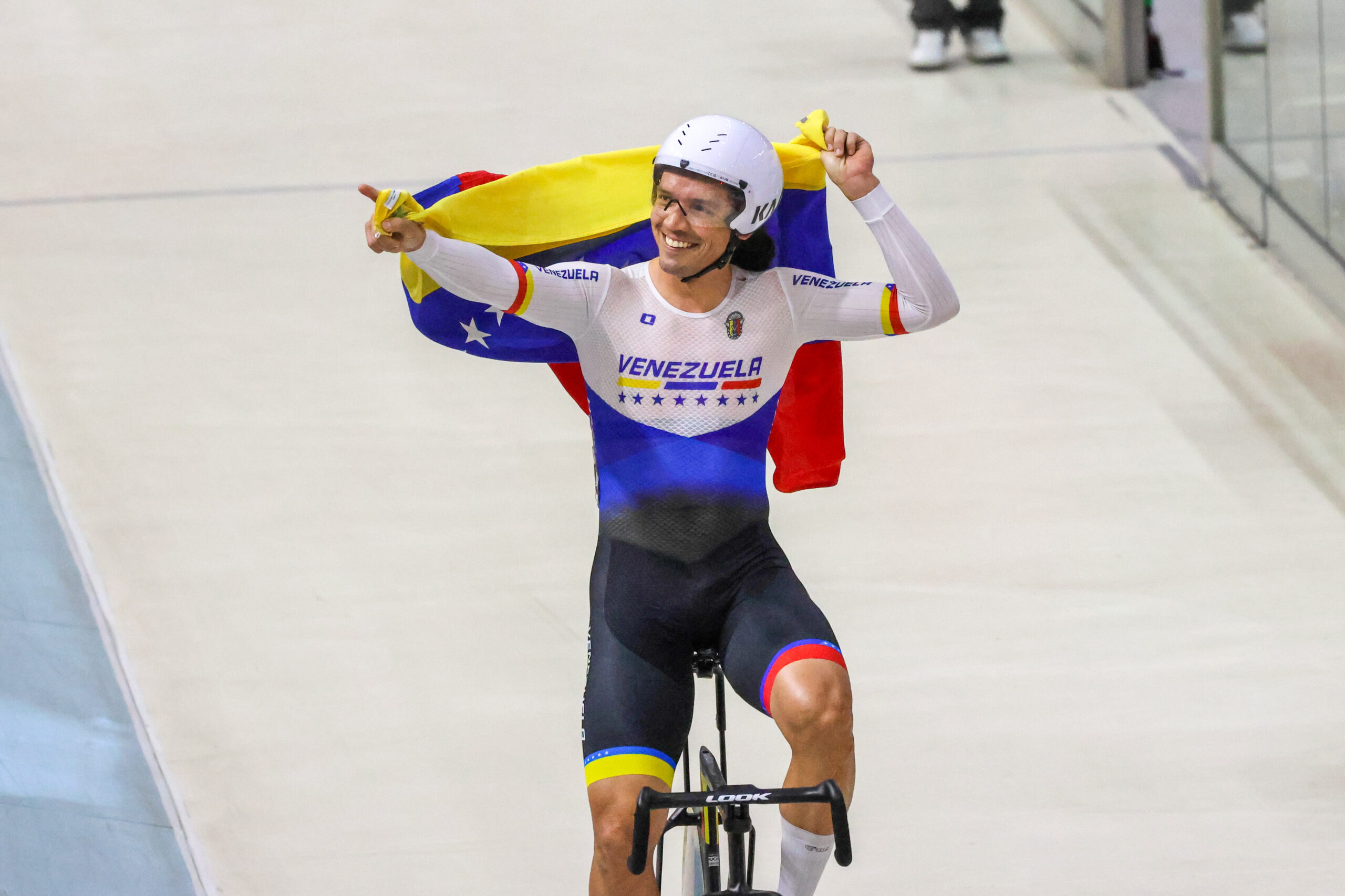 Clever Martínez: The Summit of World Cycling Carries a Venezuelan Accent