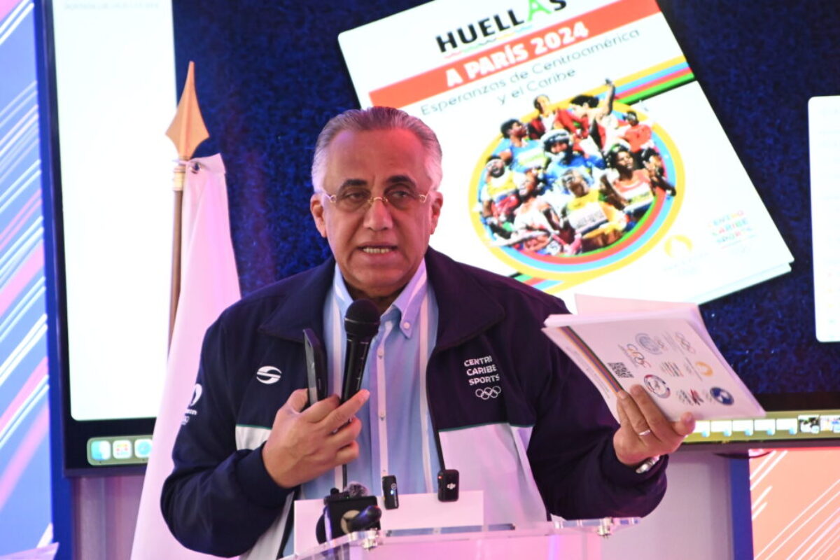 Centro Caribe Sports presentó el libro huellas a Paris 2024 - Centro ...